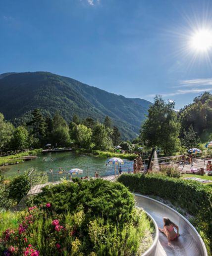 Laghetto balneabile naturale a Luson | Rinfrescati la natura alpina